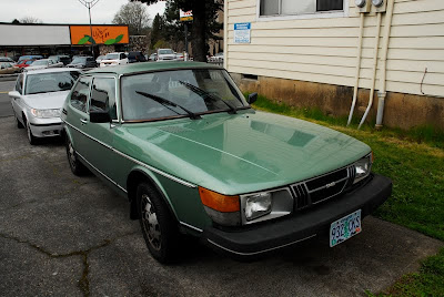 OLD PARKED CARS.: 1980 Saab 900 EMS Combi Coupe.
