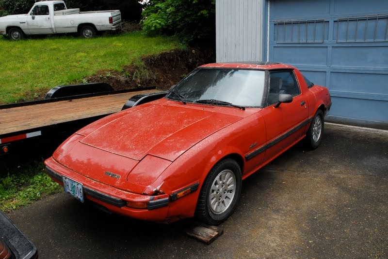 OLD PARKED CARS.: Mazda House, Part 2 of 3: 1981 Mazda RX-7 GS.