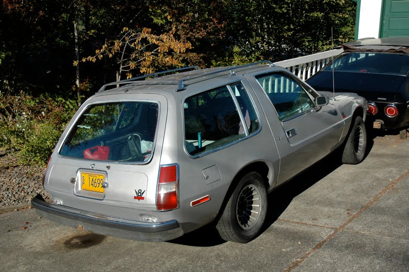 OLD PARKED CARS.: 1978 AMC Pacer Station Wagon.