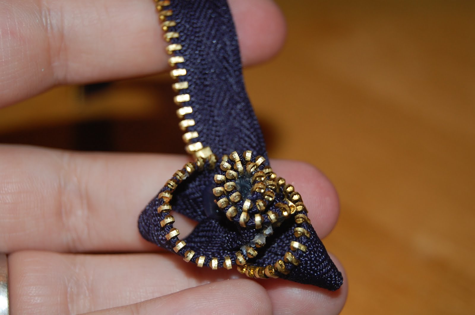 A Craft A Day, Makes The Creativity Stay: Zipper Flowers