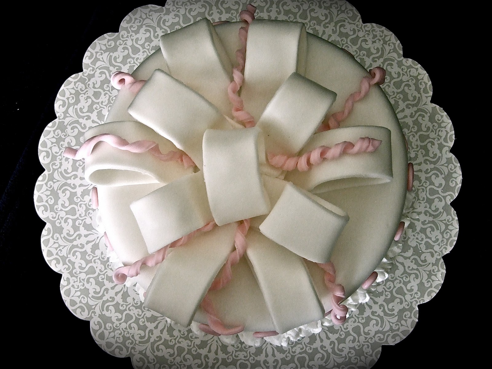 Dream Cakes: Gift Wrap Cake