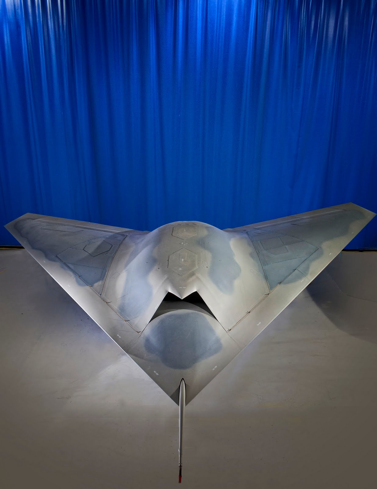 Black Horizon: Boeing's Phantom Ray unveiled/set to fly in December.
