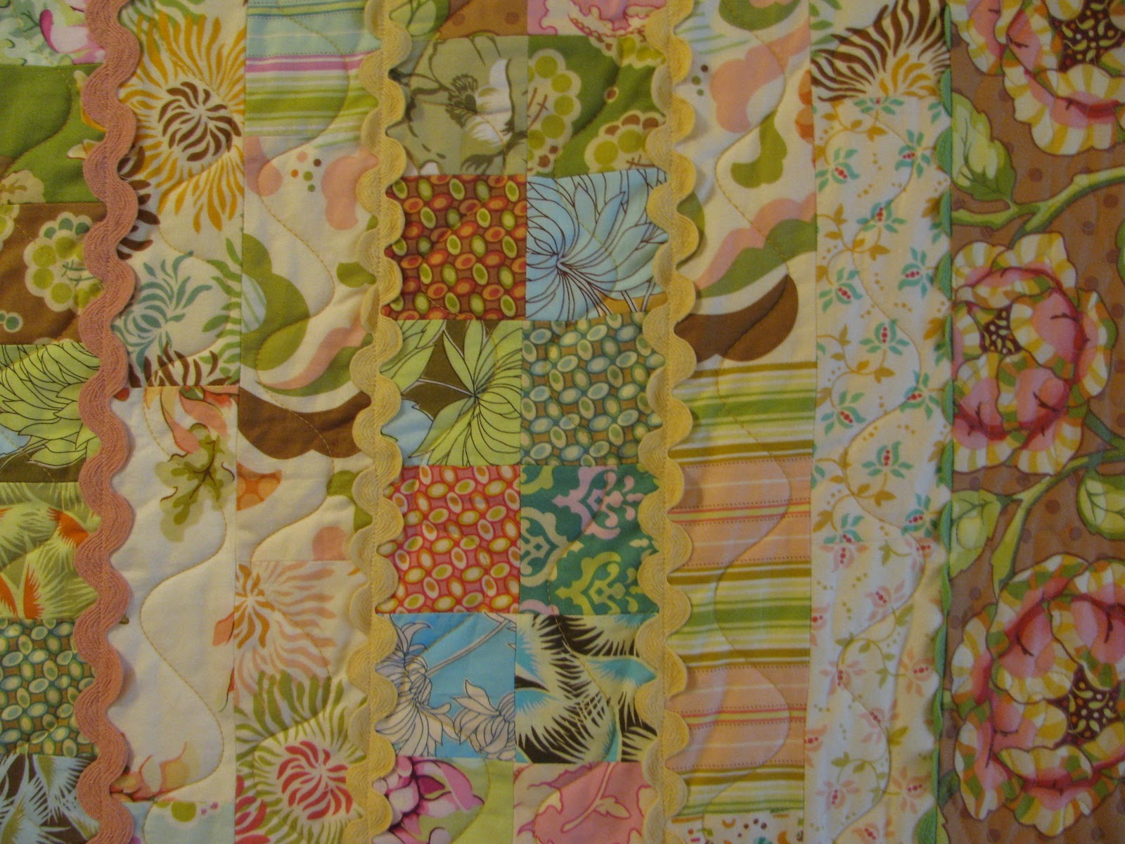Lollyquiltz: Rick Rack Paddy Whack--Blogger Quilt Festival
