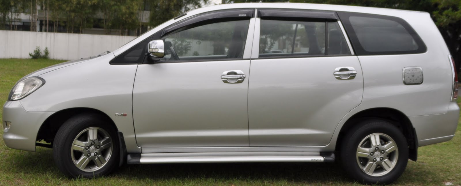 AUTOLUX: 2006 TOYOTA INNOVA E