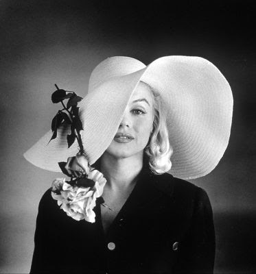 Holy Ground: BLONDA MARILYN:MOARTEA LUI JOHNNY HYDE