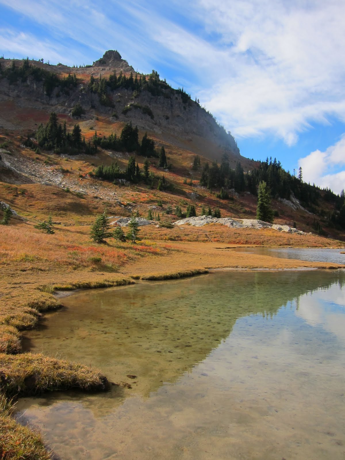 Pacific Northwest Seasons: Northwest Fall Road Trip: Hiking Naches Peak ...