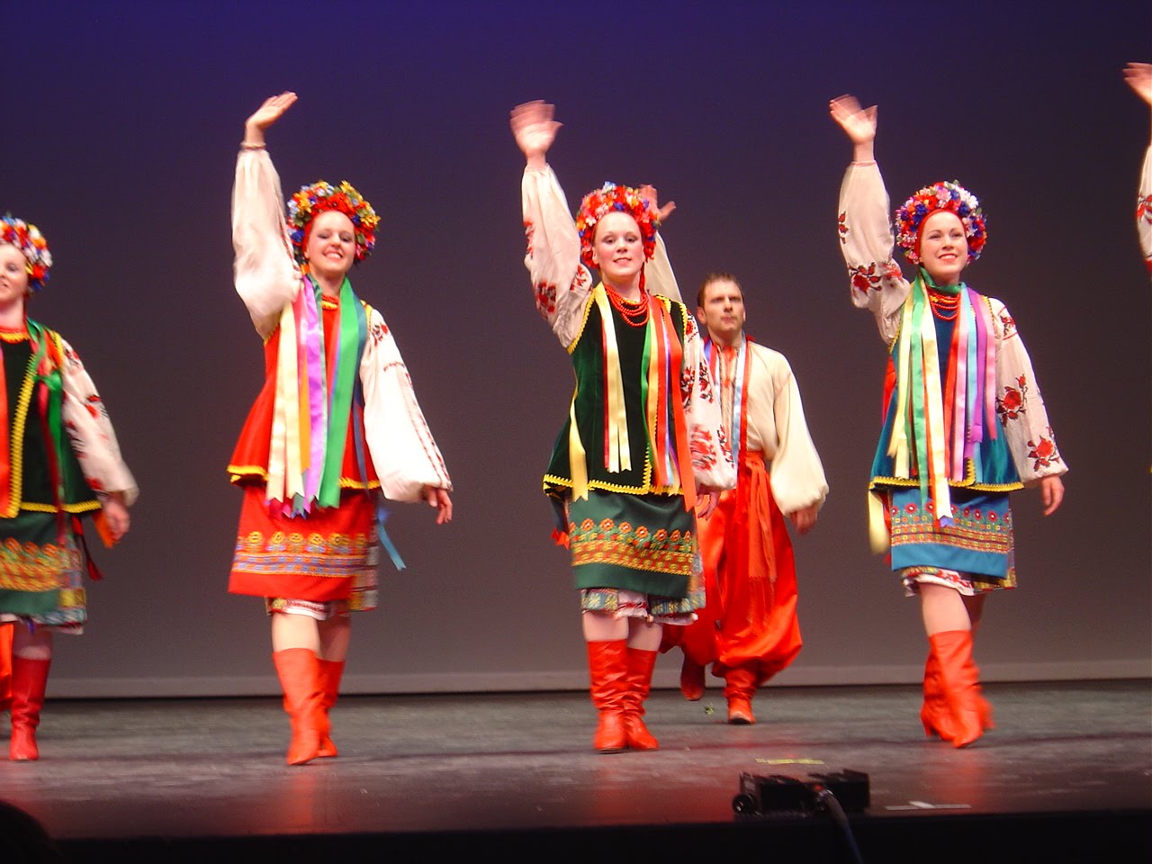 KUALA SKYLAB: UKRANIA PHOTO. NATIONAL DANCERS.