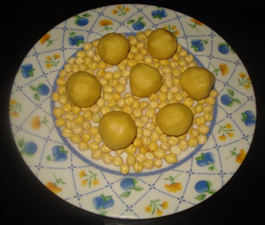 Recipe Collection: Pottu kadalai urundai/ Fried Gram Dal Laddu