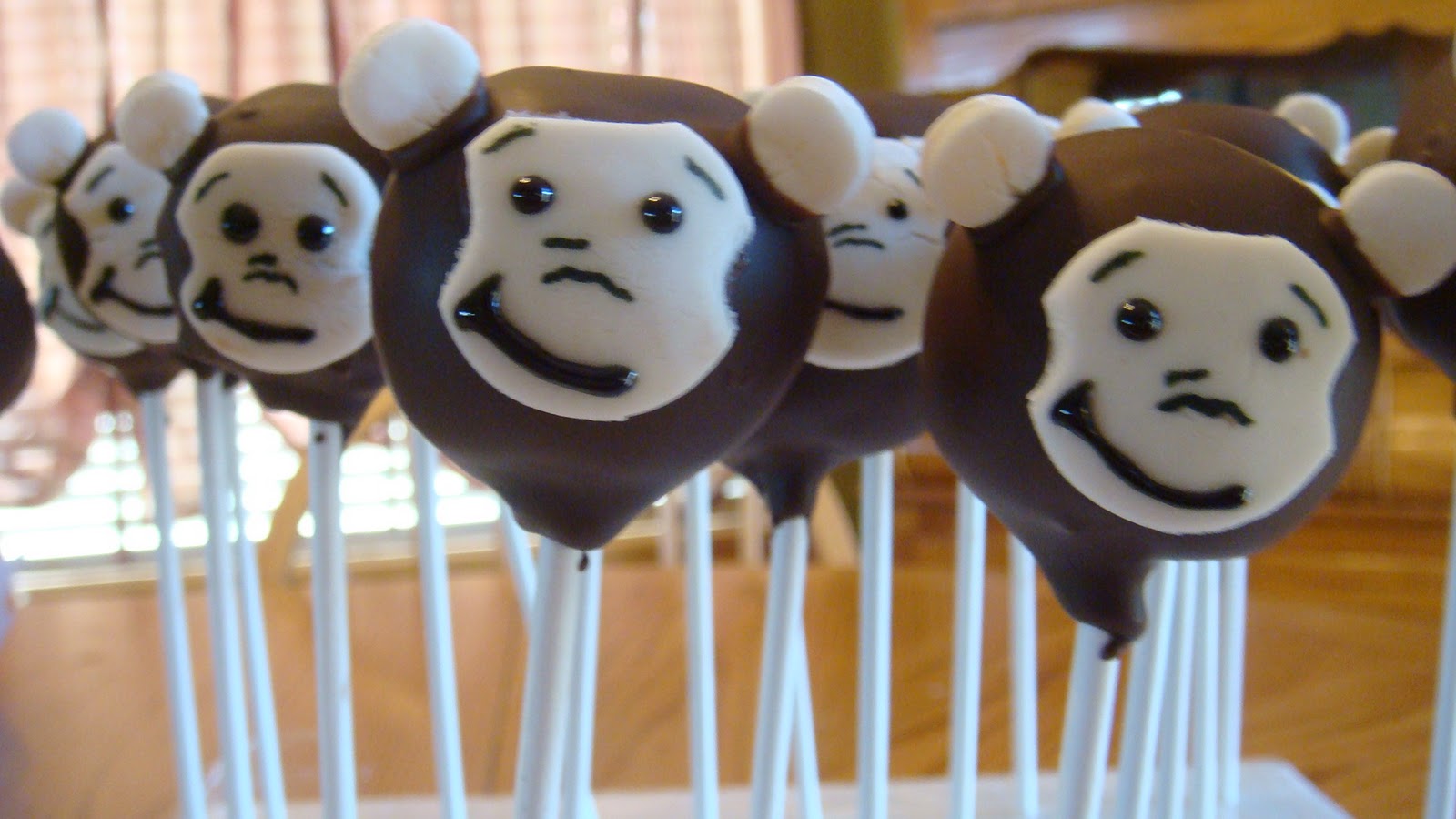 Cakerella: Lil Monkey Cake & Monkey Pops!!