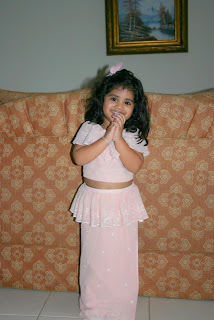 Sheran's PhotoBlog: Shana dresses in a Lama Sari for the National Day ...