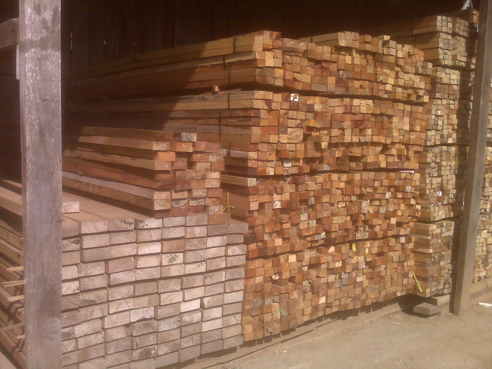 Toko Kayu Mahadistro: Kayu Untuk Konstruksi