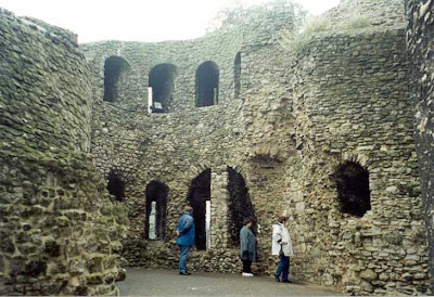 Medieval Castles: CURTAIN WALL
