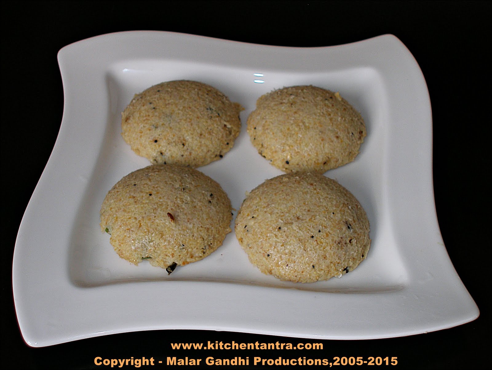 Samba Rawa Idly / Godhumai Ravai Idly / Cracked Wheat Idly | Kitchen Tantra