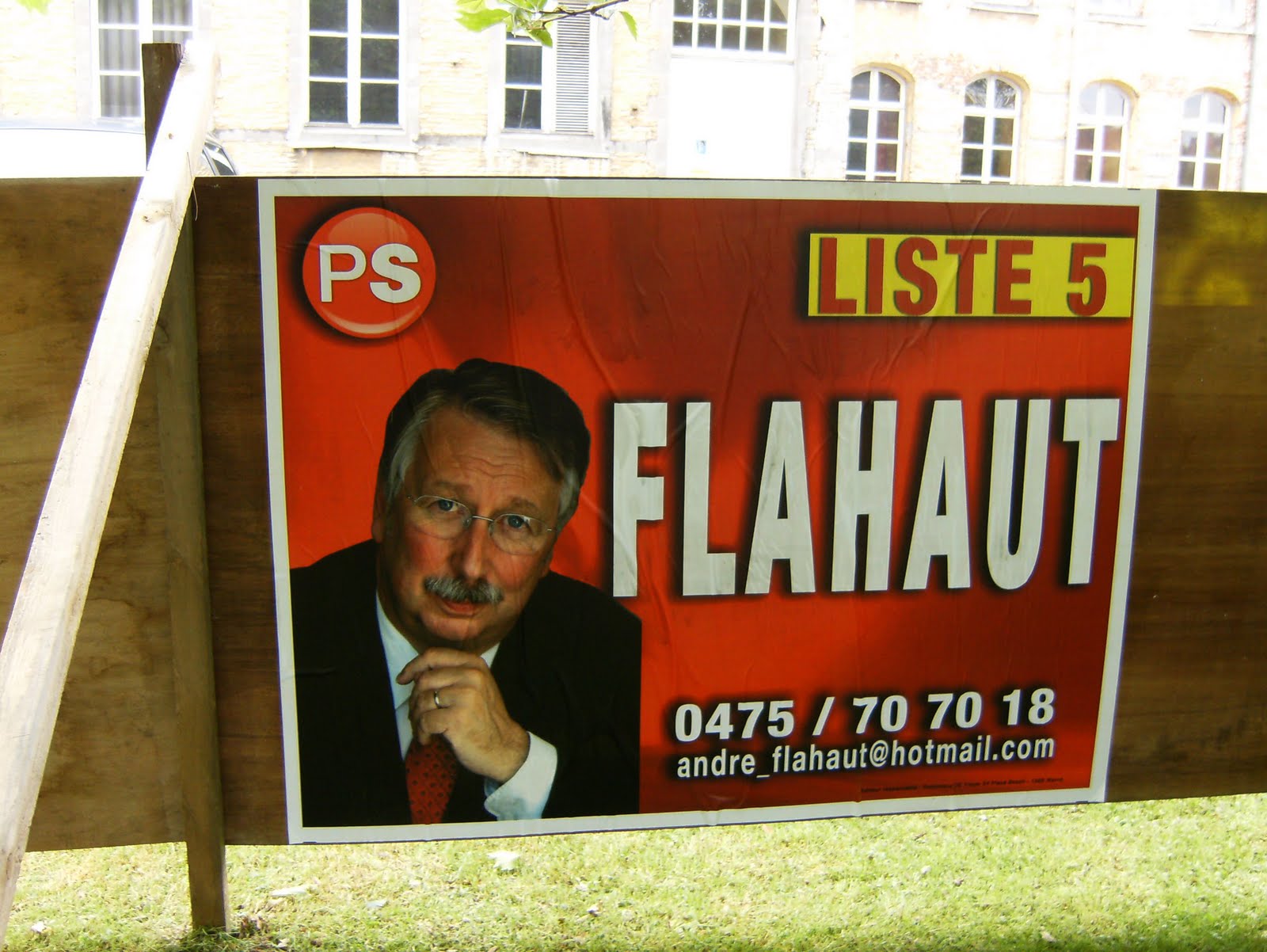 Tractothèque: Brabant wallon 2010 - Allô Flahaut, parti = mutuelle