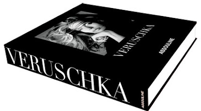 FASHION MOMENT: Veruschka : Here I am.