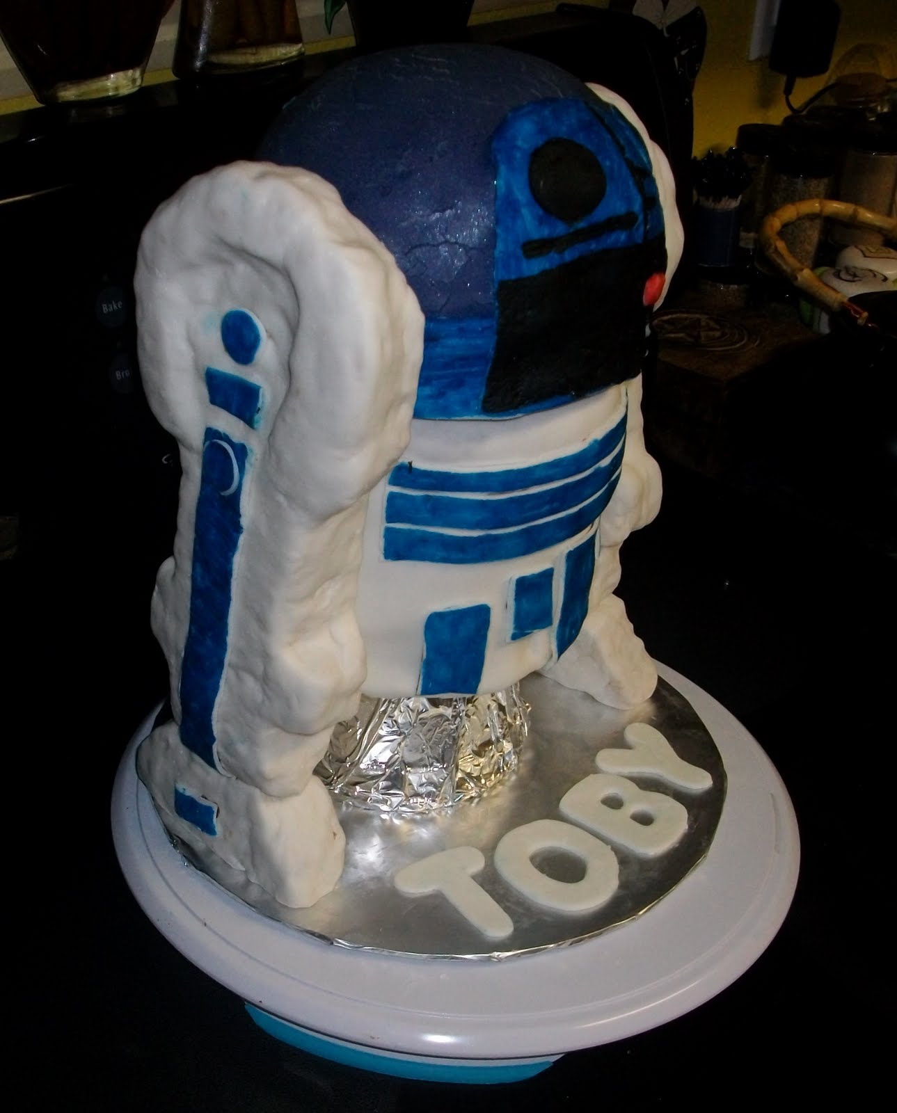 Custom Cakes by Jillian: My Nephew Toby's R2D2 Cake