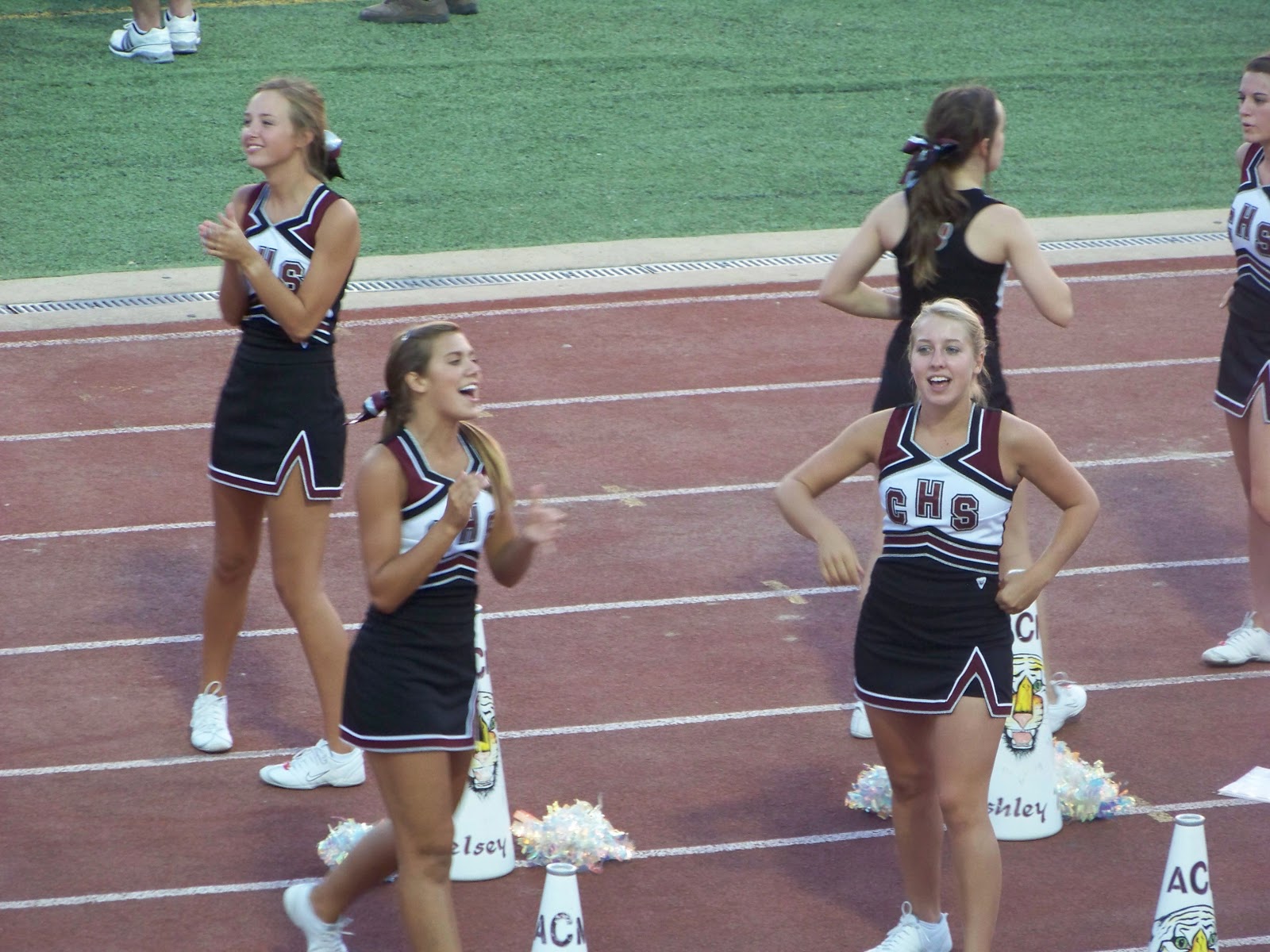 CHS Tiger Cheerleaders: Varsity has Tiger Pride!
