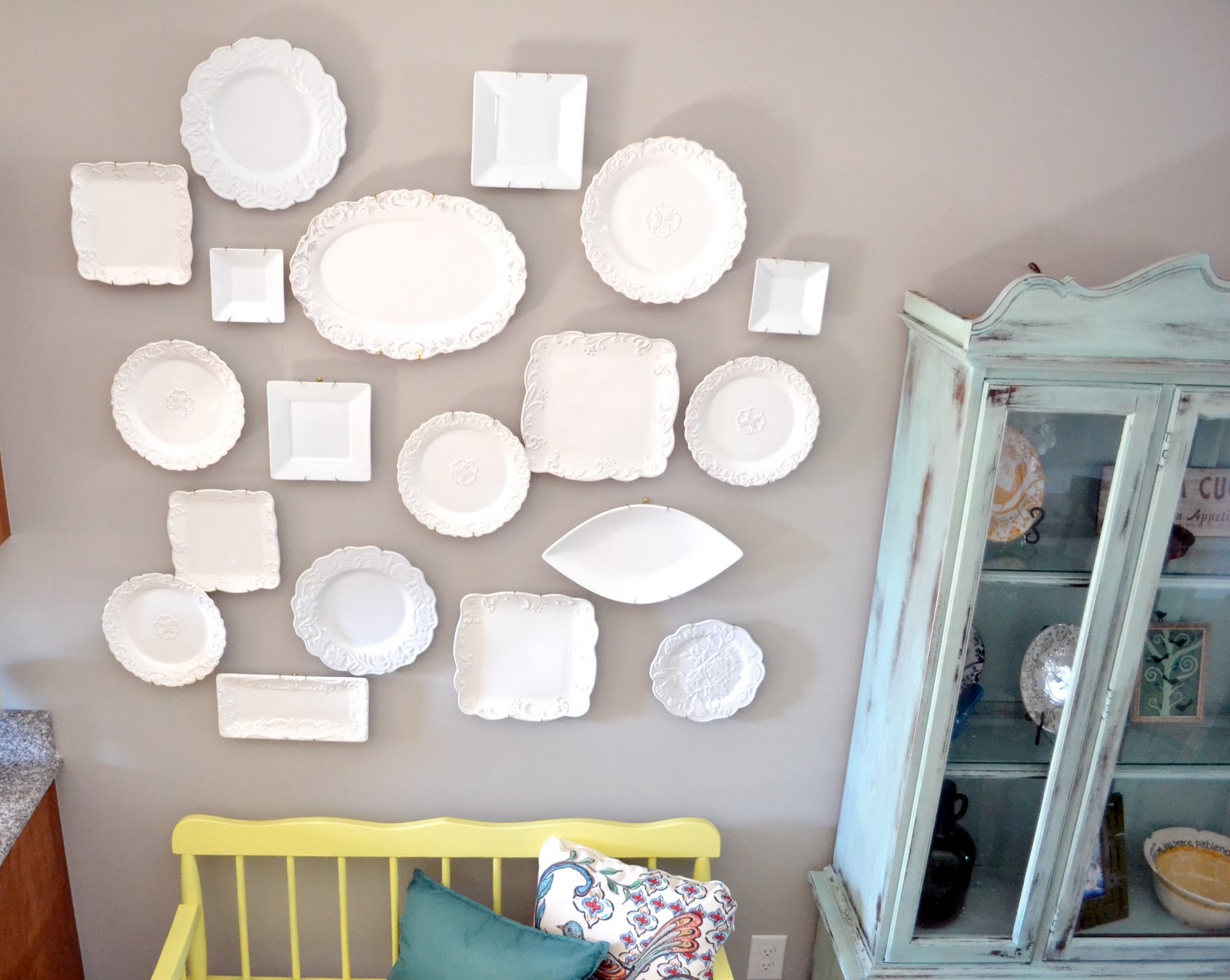 Eclectic Plate Wall Tutorial | Remodelaholic