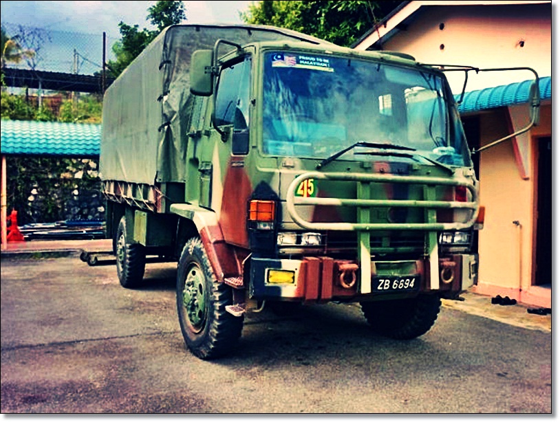 Bas Sekolah VS Truck Askar | mie