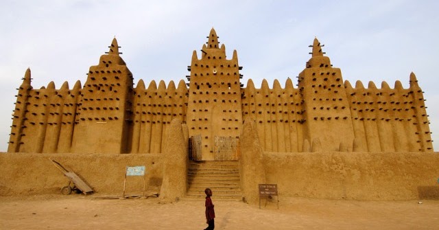 Suitcase and World: Beauty of mud. Djenné.