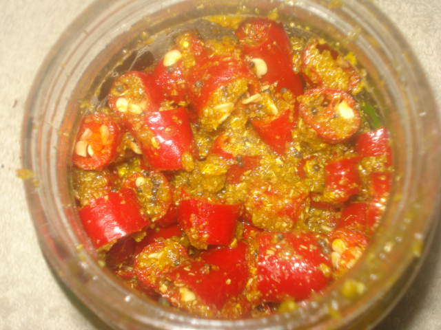 Nivedita's Kitchen: Red Chilly Pickle