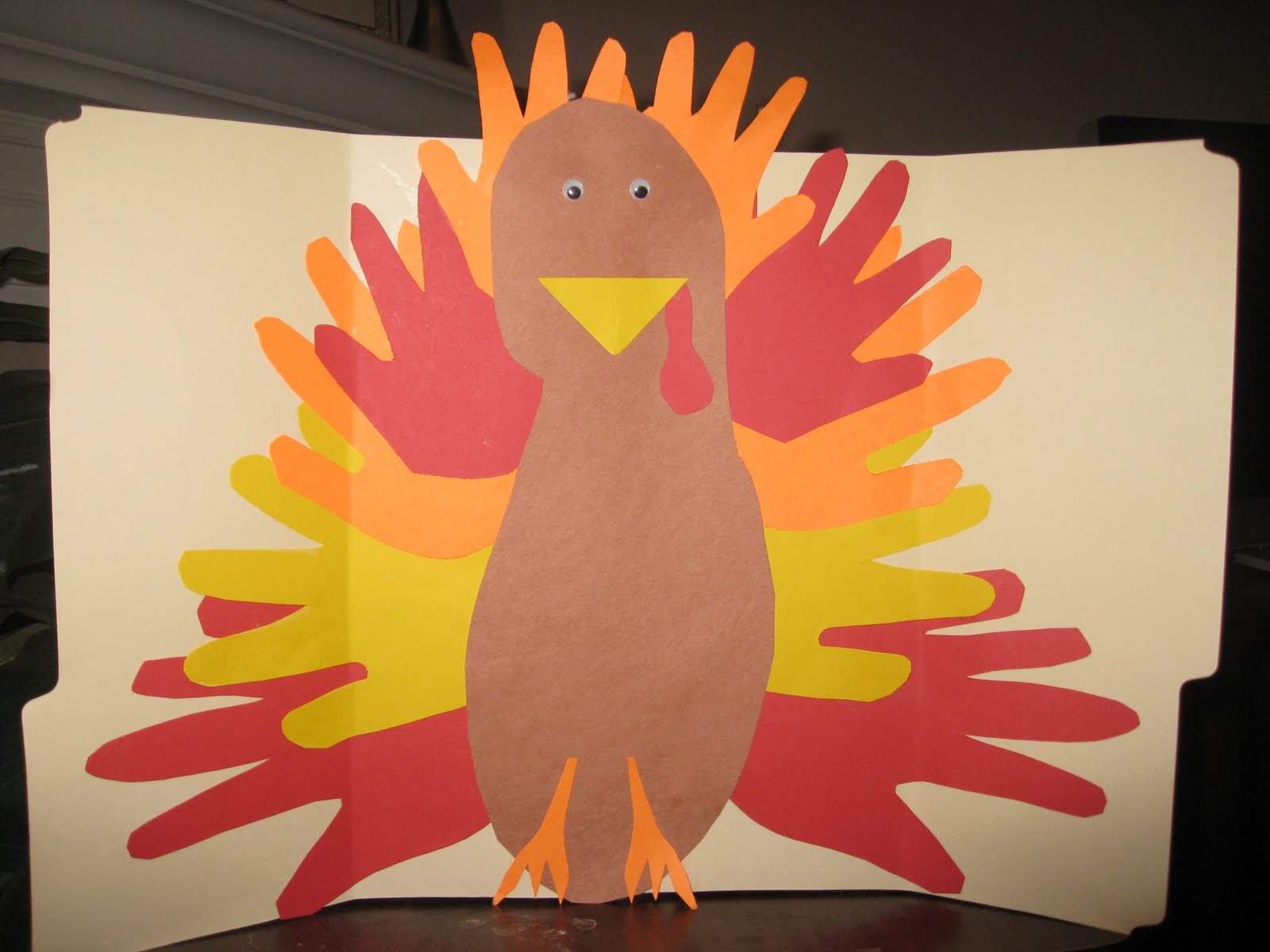mymommygoround: Family Thankful Turkey Craft
