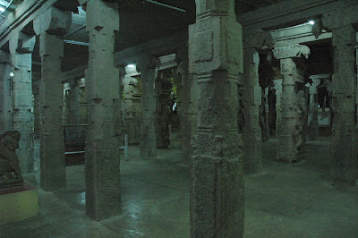Scene India: A view of the Thousand Pillar Hall