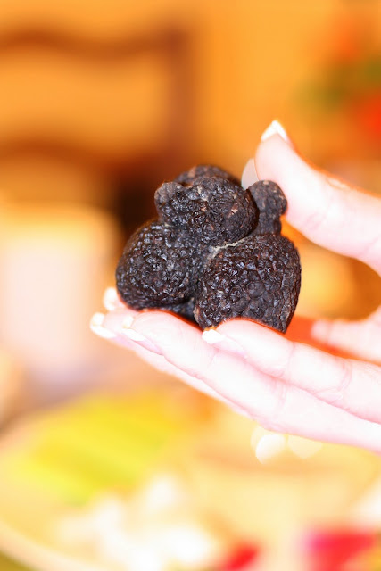 Fresh Local and Best: HOW TO CHOOSE A BLACK TRUFFLE