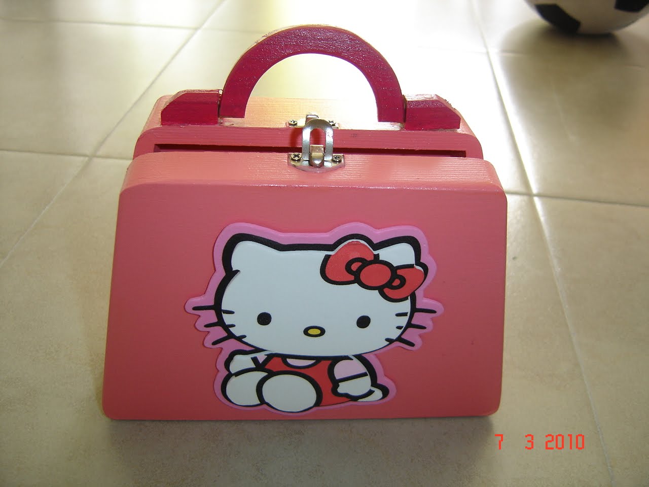 ALEXANDRA ARTES: Mala de Madeira Hello Kitty