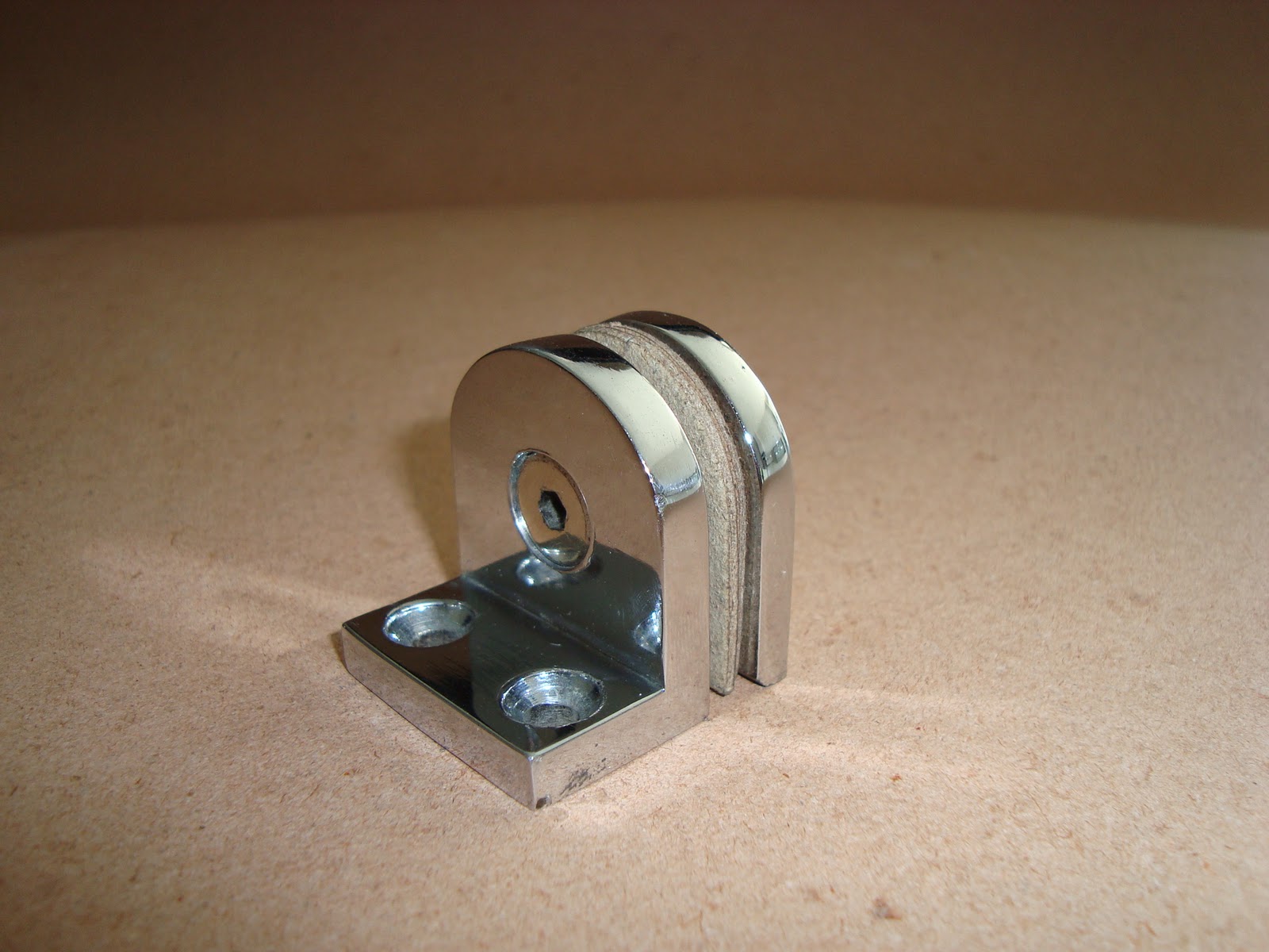 Varif Ltda: Chapeta Fija Con 1 Hueco Para Vidrios de 6-8 mm