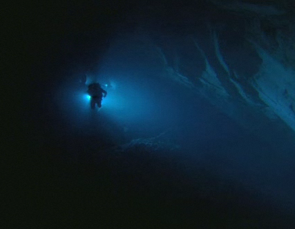 Hots Up Movies: Sanctum Plays Your Deepest Fears