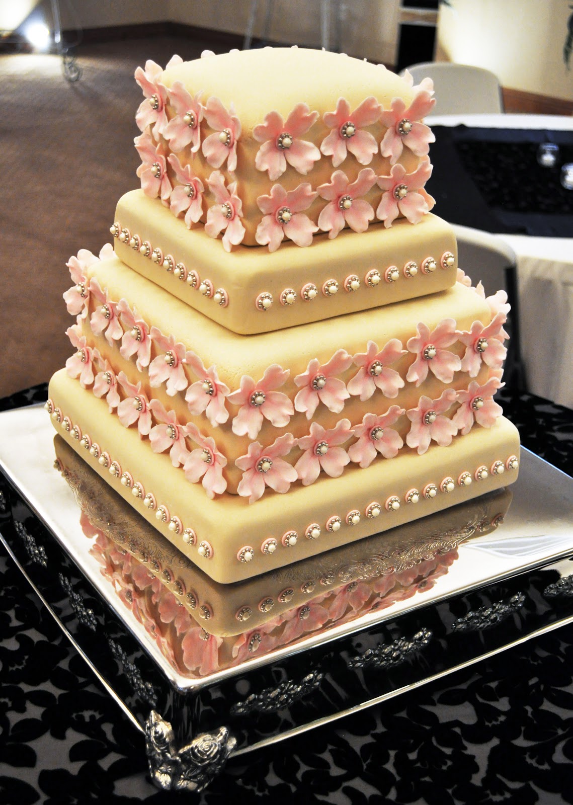 Judy's Cakes: The Completed Cake!