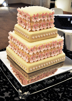 Judy's Cakes: The Completed Cake!