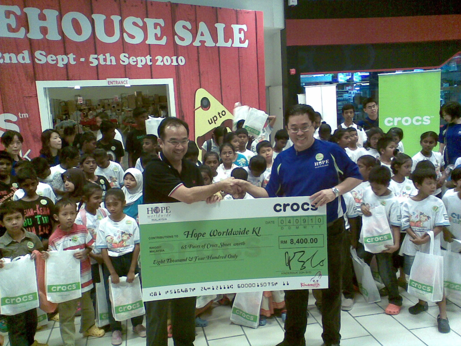Darick Wong Blog Site: Crocs Warehouse Sales! Giving back to the community!
