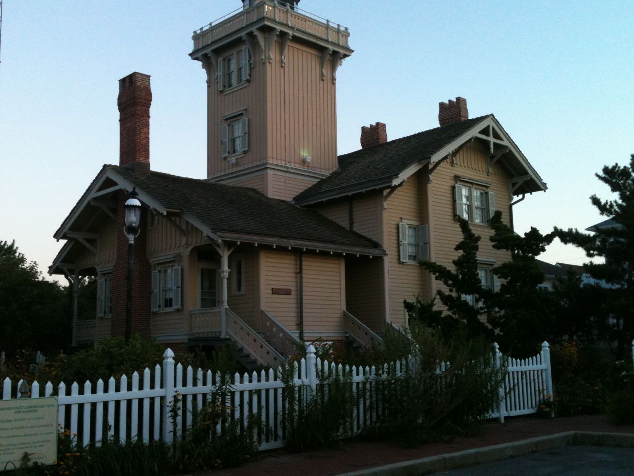 Cottage Beach House: Magically Practical