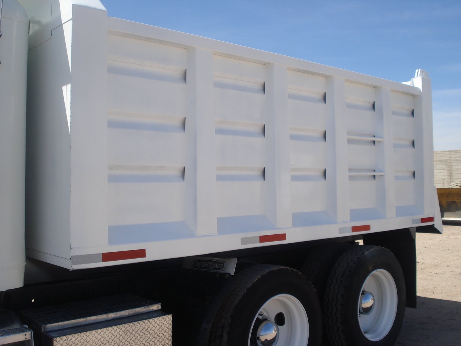 ARGE RENTA Y VENTA DE MAQUINARIA S,A, DE C,V,: VOLTEO FREIGHT LINER 14 ...