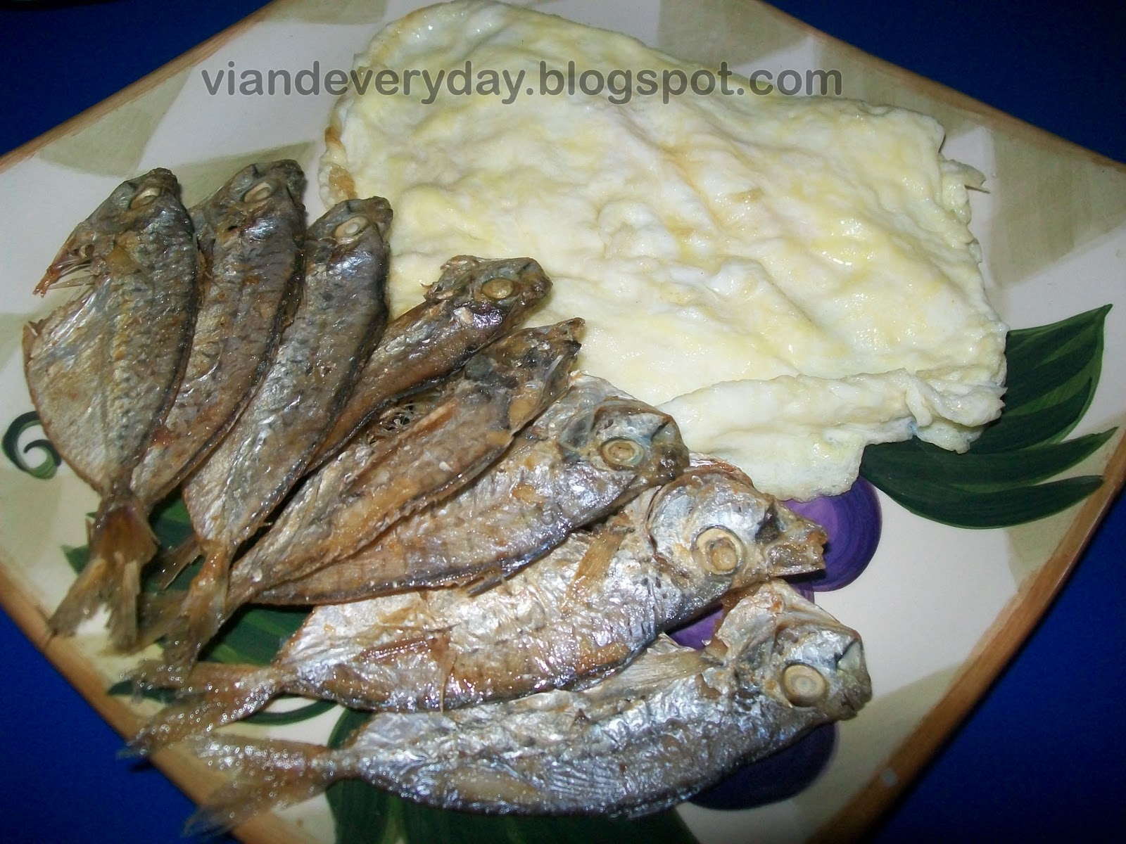 Viand Everyday: Fried Egg and Dried Slipmouth Fish