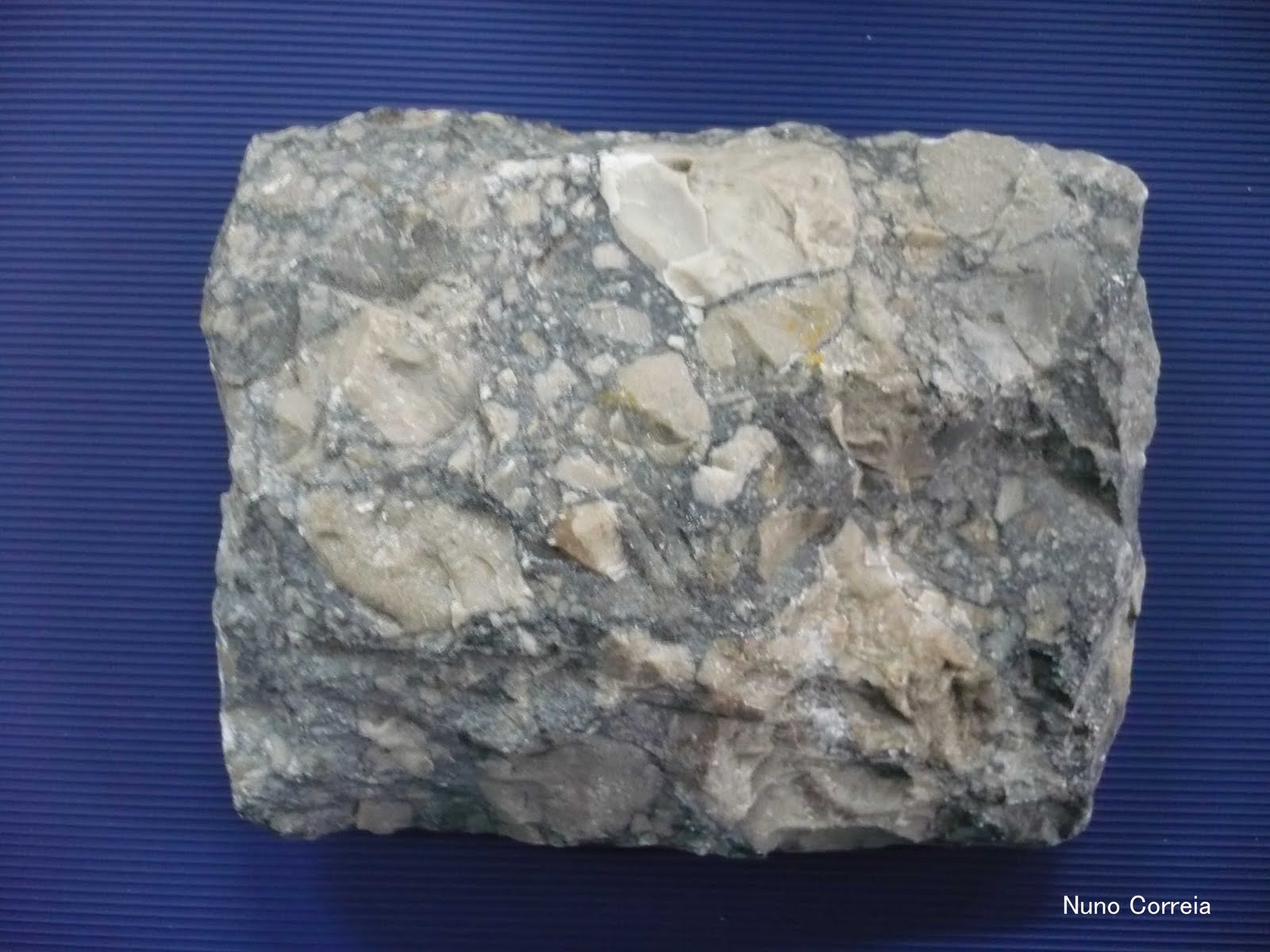 Litosfera: TIPOS DE ROCHAS, EXEMPLOS, COMPOSIÇÃO, COR etc.(ROCHAS ...