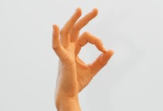 Finding Africa auf gut Deutsch: Handzeichen mit Tücken