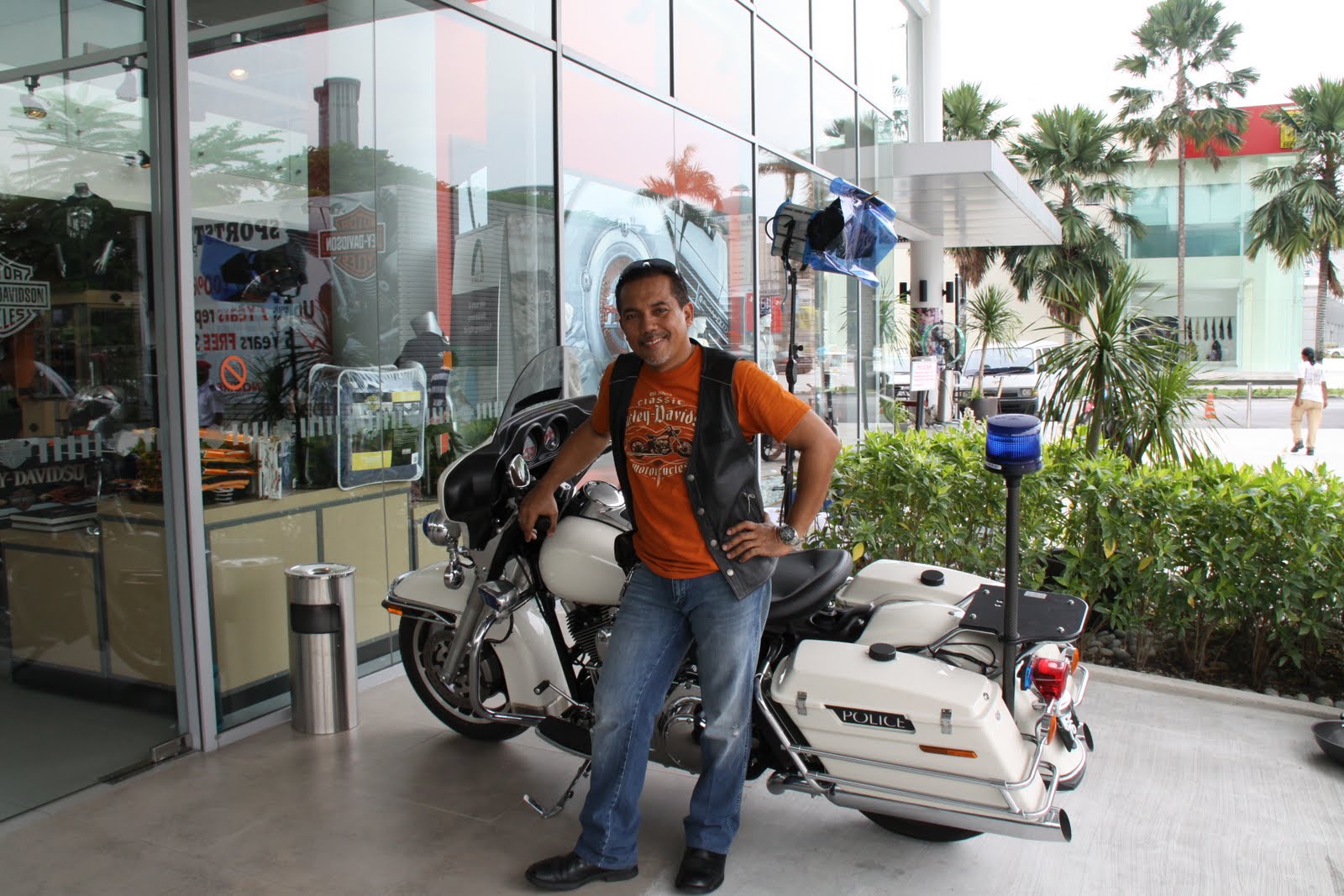 MASTER CHEFCELEBRITY SABRI HASSAN :: FILMMING BIKER CHEF - TV COOKING ...