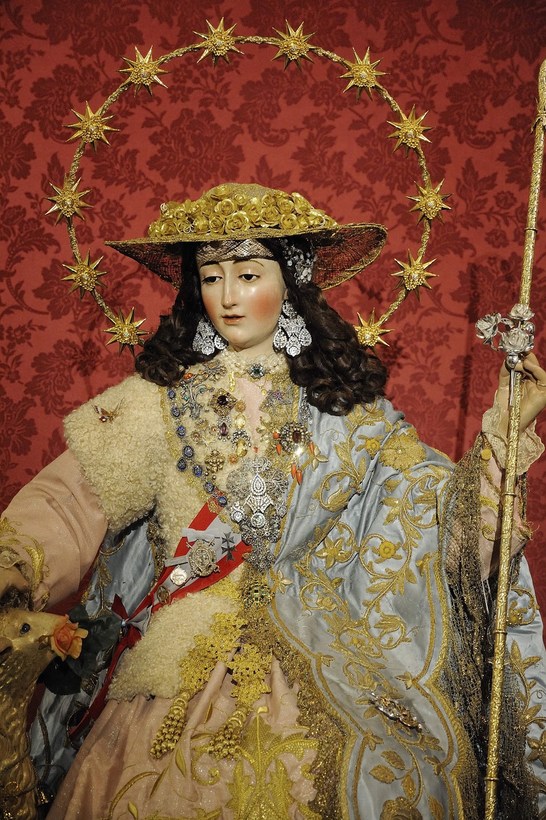 SEVILLA A TRAVES DE UN OBJETIVO: BESAMANOS A LA DIVINA PASTORA