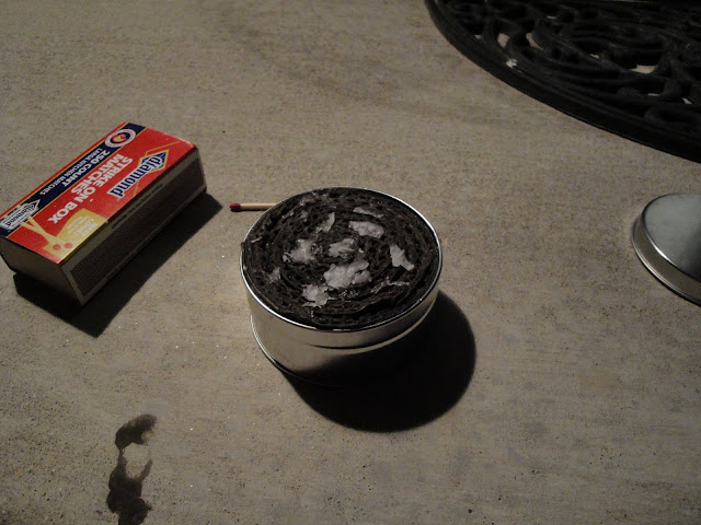 Geek Kraft: Making a cardboard and paraffin camp stove