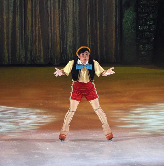 Knauss Family Adventures and Everyday Life: Disney on Ice