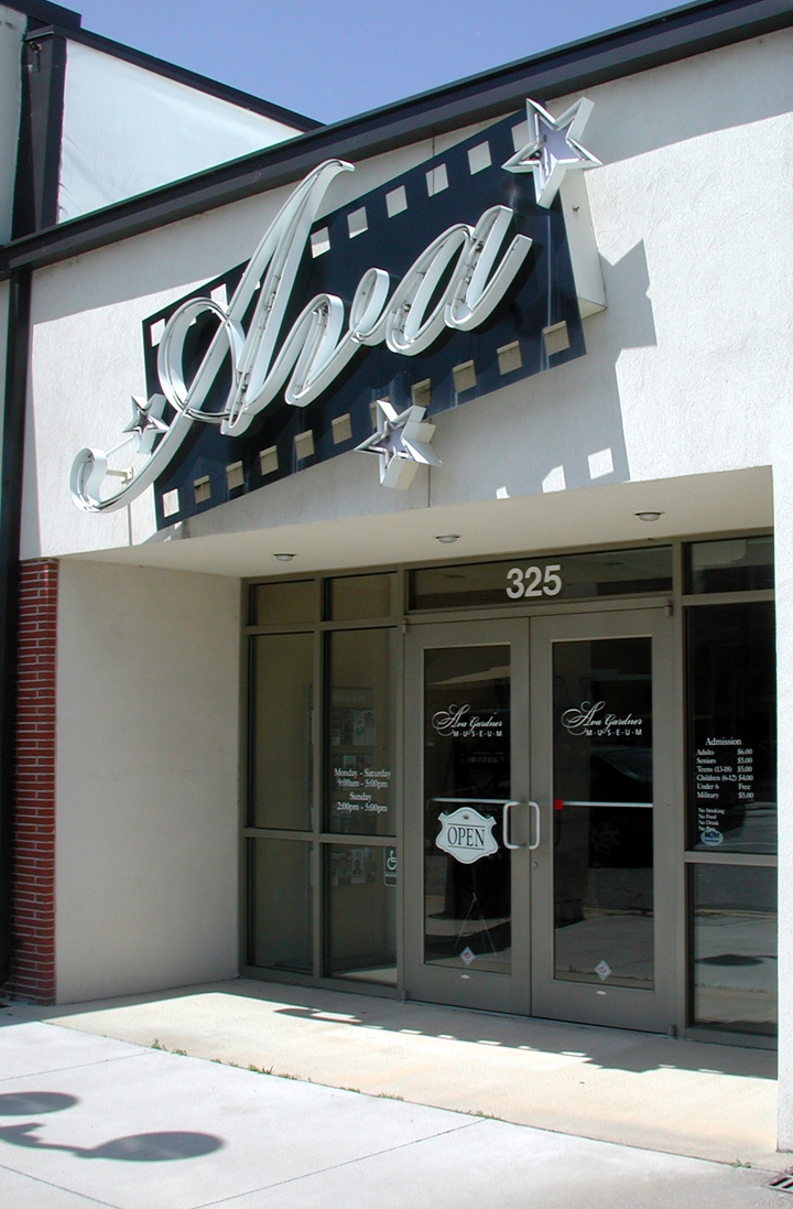 Starlet Showcase: All Eyes on Ava