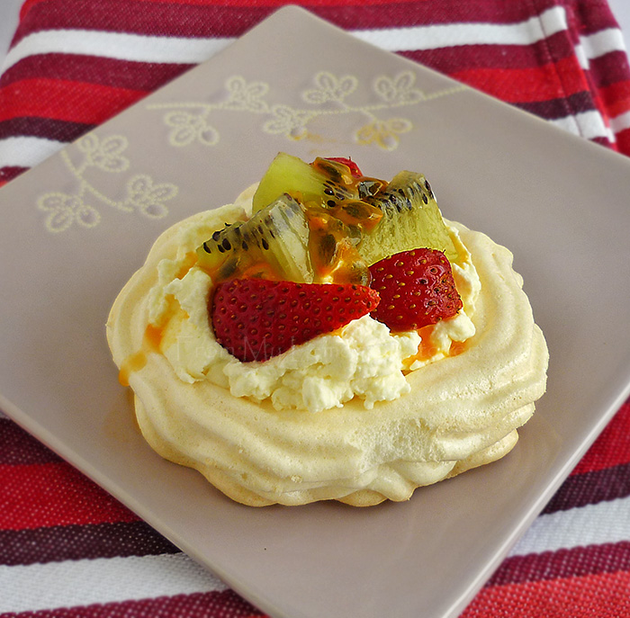 Mini Pavlova - Lisa's Lemony Kitchen