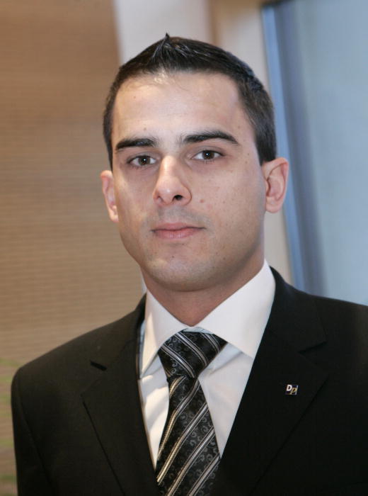 Jornal CONTACTO - O Blogue: Max Hahn é novo presidente dos Jovens ...