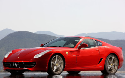 Uma nova Ferrari de 12 cilindros vem ai