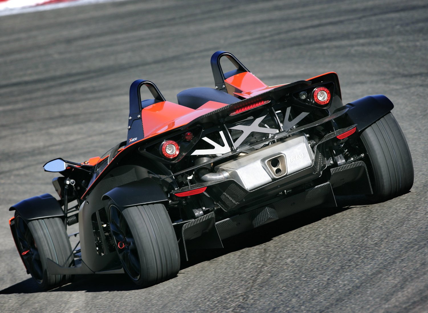 KTM X-Bow, corpo de carro, alma de moto, agora no Brasil