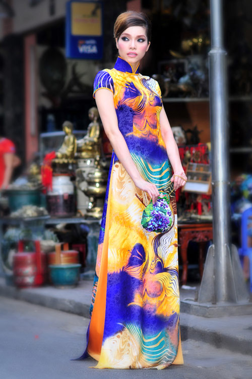 Vietnamese model Quach An An in ao dai