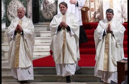 miel y langostas: 7 sacerdotes y 300 feligreses anglicanos pasaron a la ...